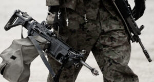 青木正道の家族構成｜妻の律子、長男、次男(自衛隊)、娘の5人家族 | Uffy News